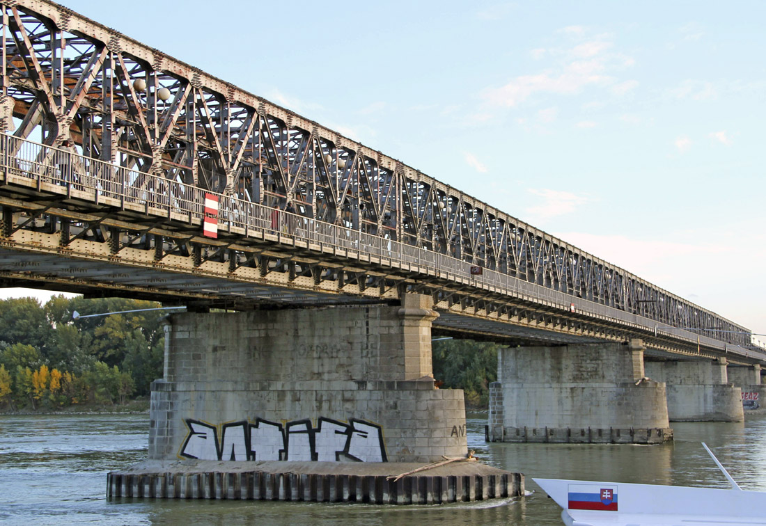 What are your honest opinions on the Most SNP Bridge? : r/Bratislava